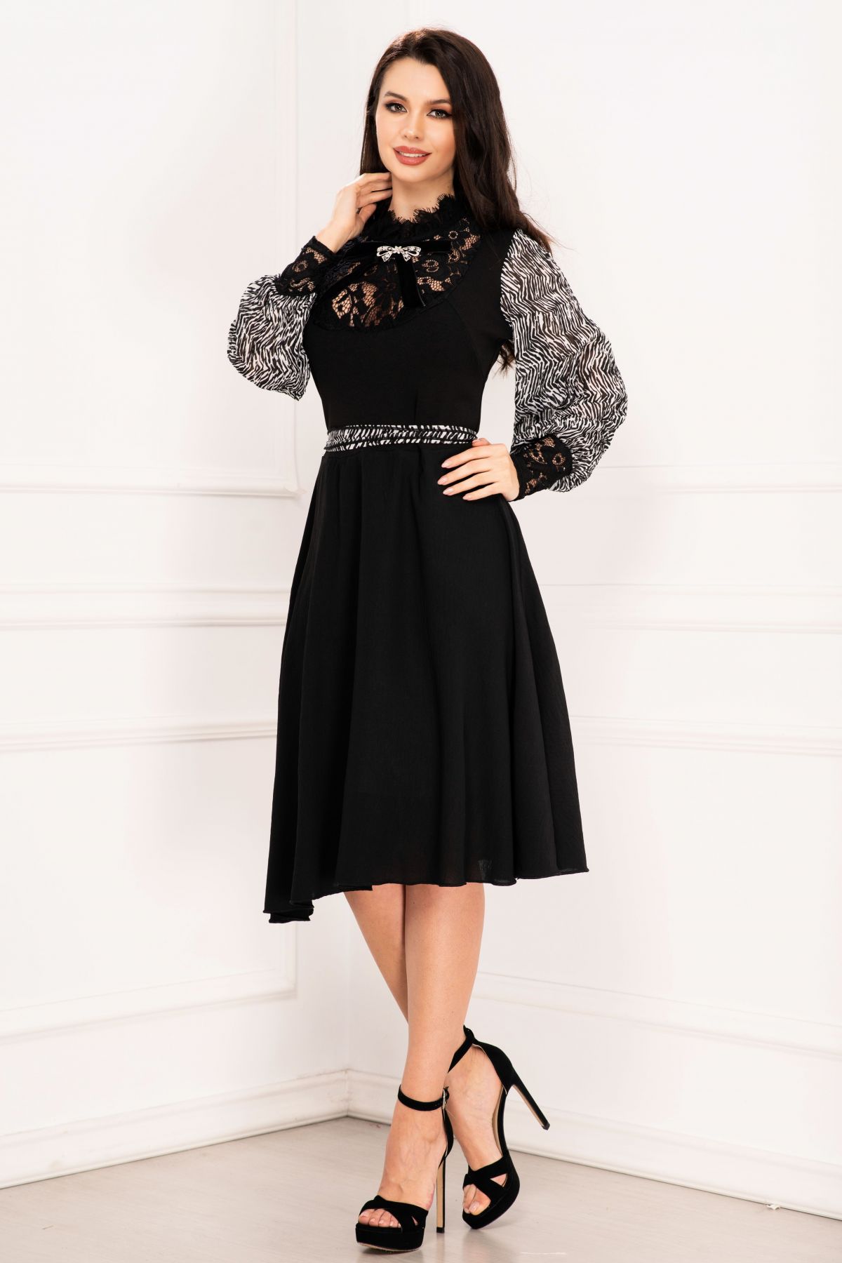 Rochie Venezia in clos cu maneci bufante creponate si aplicatii din ...