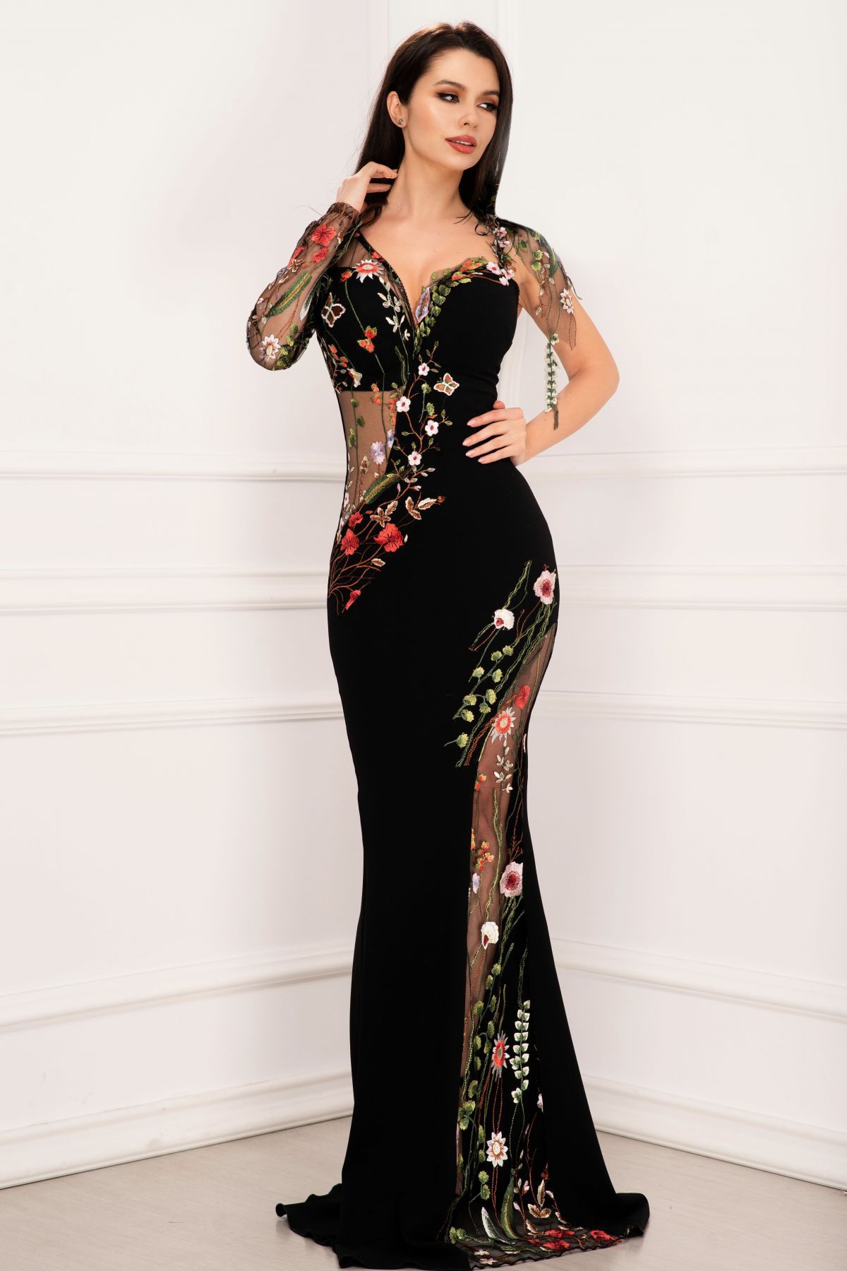 Rochie sirena de seara Anelisse eleganta cu flori rosii brodate ...