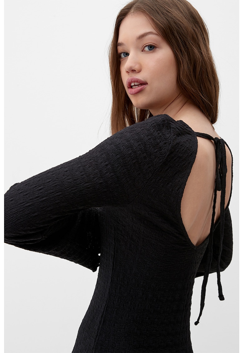 Rochie rosie de zi asimetrica cu volan pe maneca si funda aurie ...